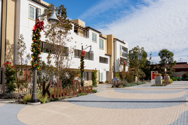 Red Structural Bow with Gold Trim 15", 18", and 24" – Dekra-Lite