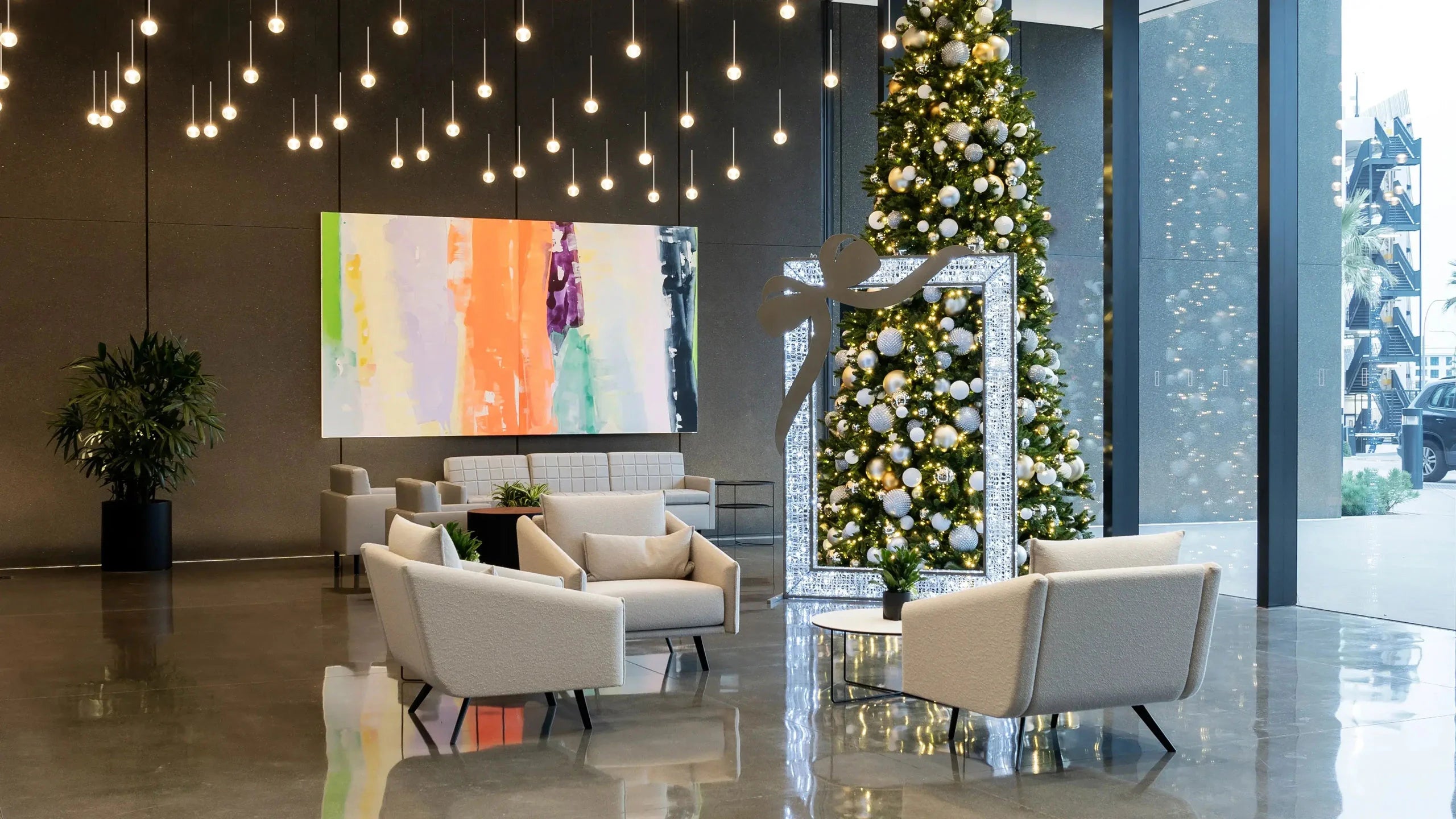 Dekra-Lite: Commercial Christmas Decorations, Trees, Lights, Décor